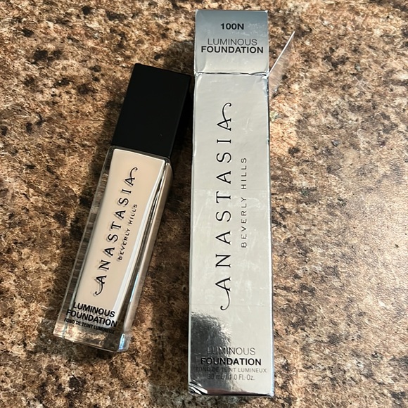 Anastasia Beverly Hills | Makeup | Abh Luminous Foundation 0n | Poshmark